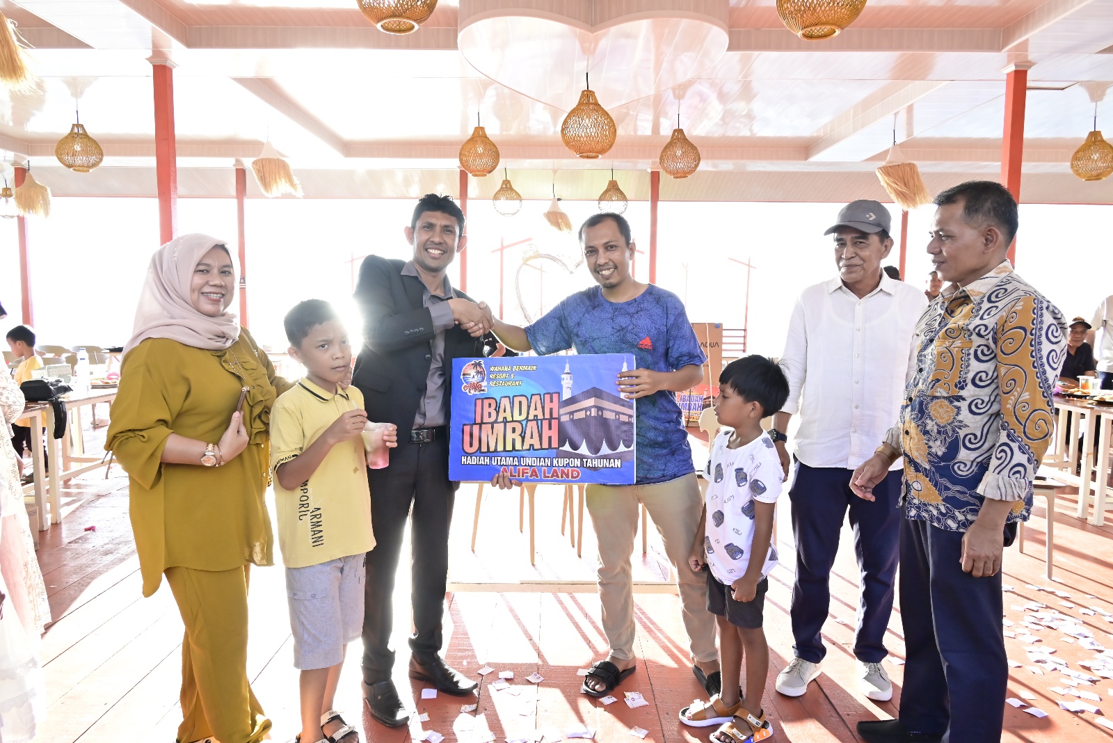 Hajatan Rakyat di Alifa Land, Pengunjung Pulang Bawa Hadiah Umrah