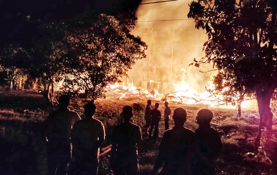 Korsleting Listrik, Tiga Rumah dan Mushola Terbakar di Agara